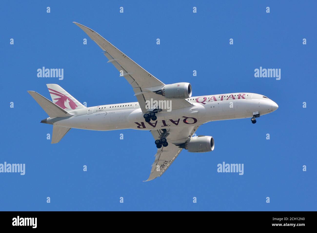 Qatar Airways (is the state-owned flag carrier of Qatar), Boeing 787 ...