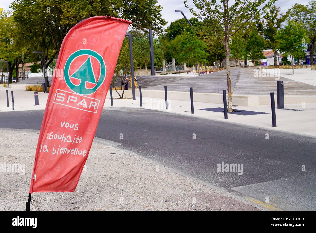 Spar shop front hi-res stock photography and images - Alamy