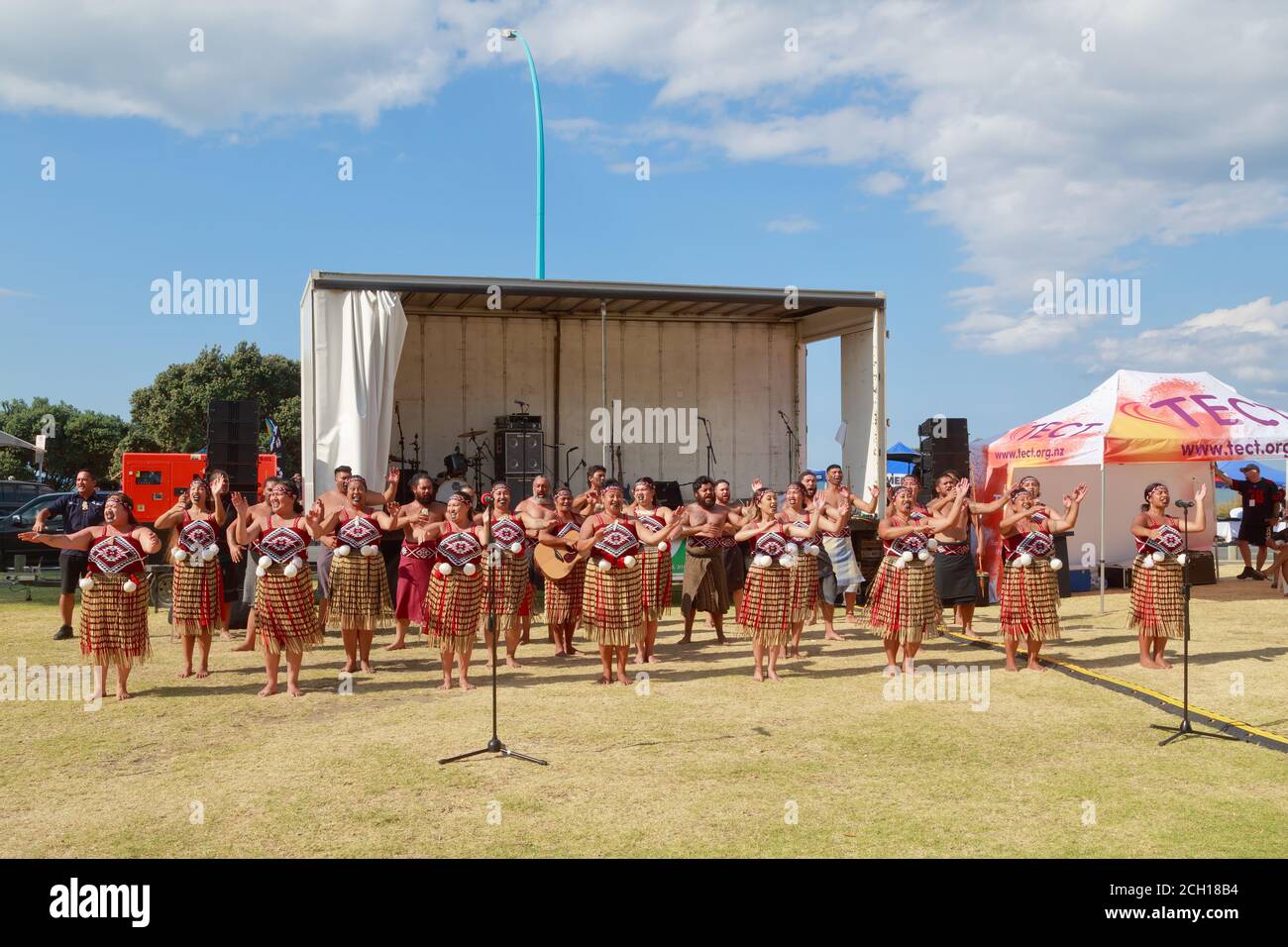 A kapa haka (group dance) performance by Maori men and women in ...