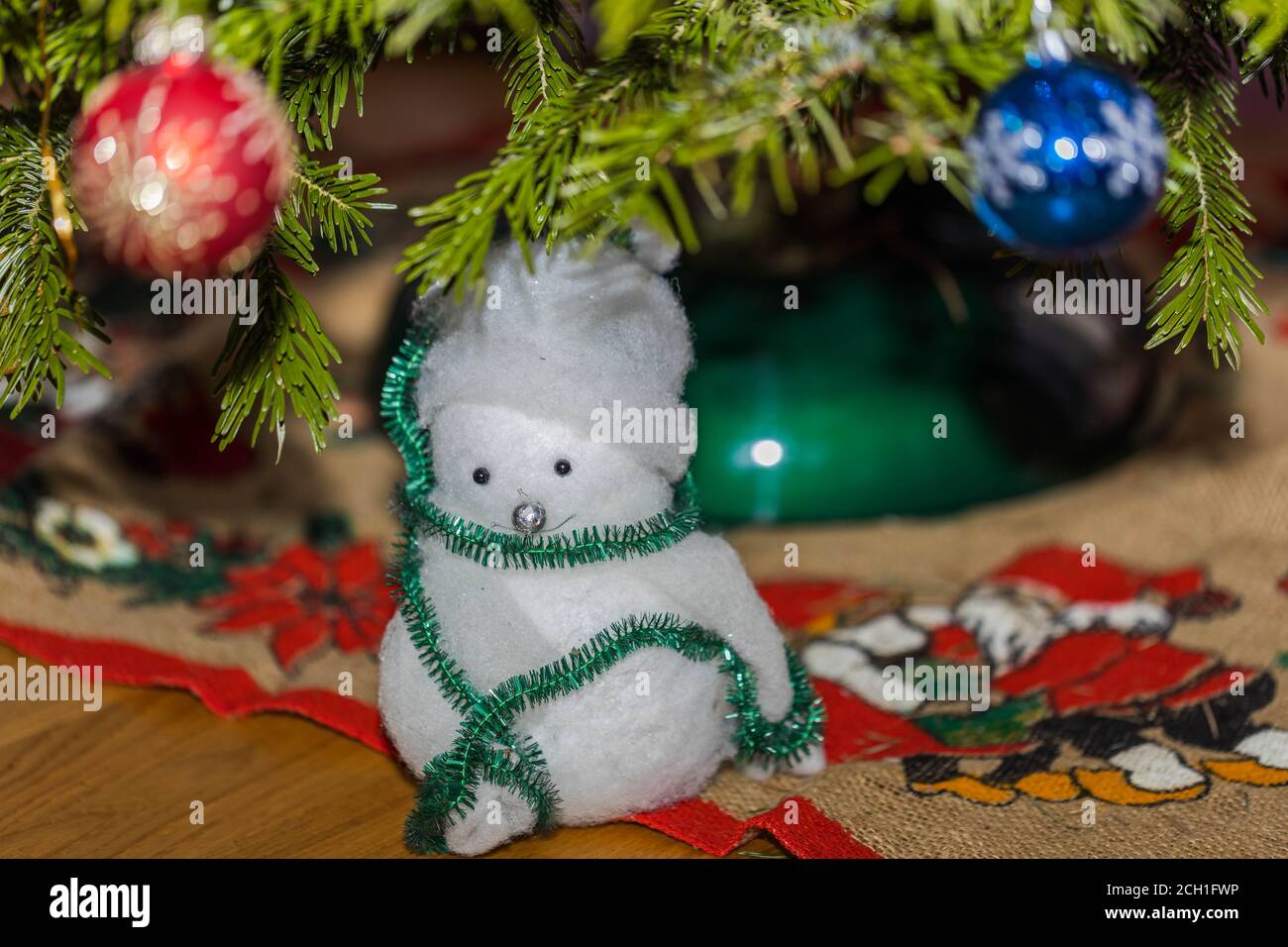 Snowman under tree hi-res stock photography and images - Alamy