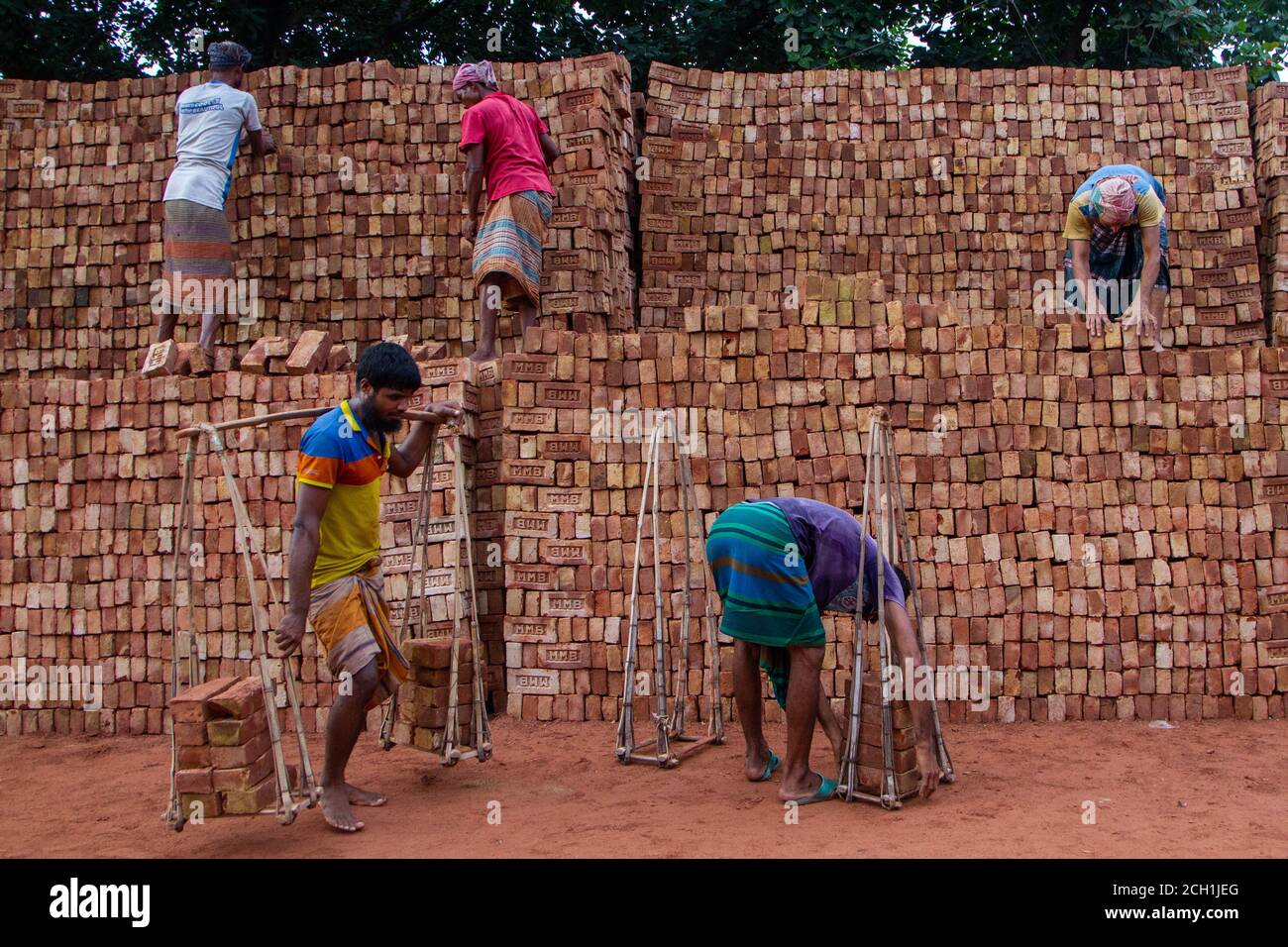 Brickfield workers hi-res stock photography and images - Alamy
