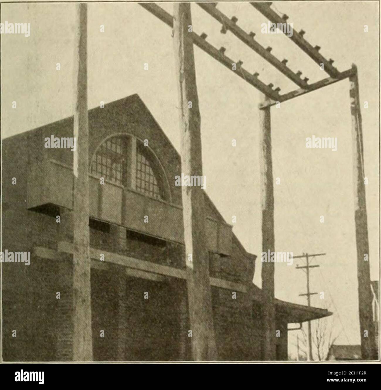 . The street railway review . CONSTRUCTION TIIKIJUGII TOWNS. concrete ...