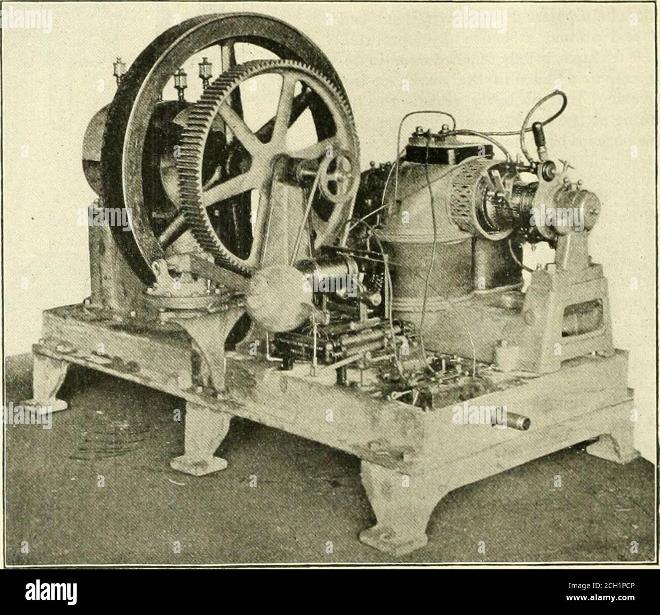 Attaches the chain hi-res stock photography and images - Alamy