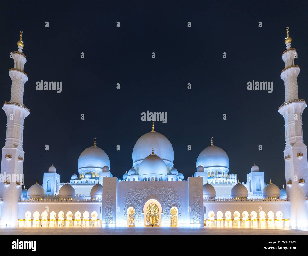 Sheikh Zayed Grand Mosque at night, Abu-Dhabi, UAE Stock Photo - Alamy