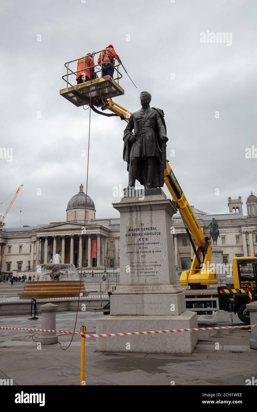 Cleaning statues hi-res stock photography and images - Alamy
