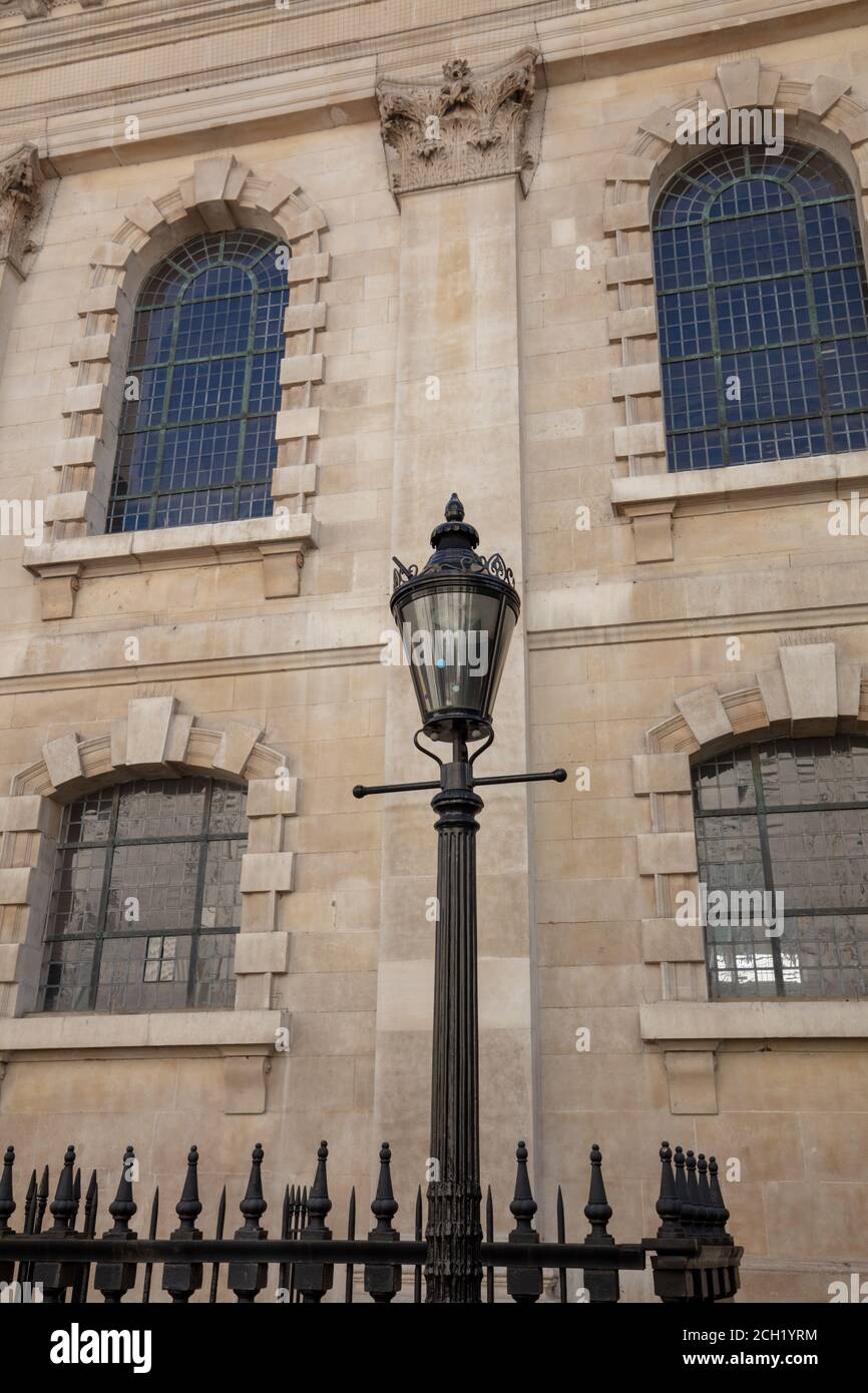 English lamp post against wall hi-res stock photography and images - Alamy