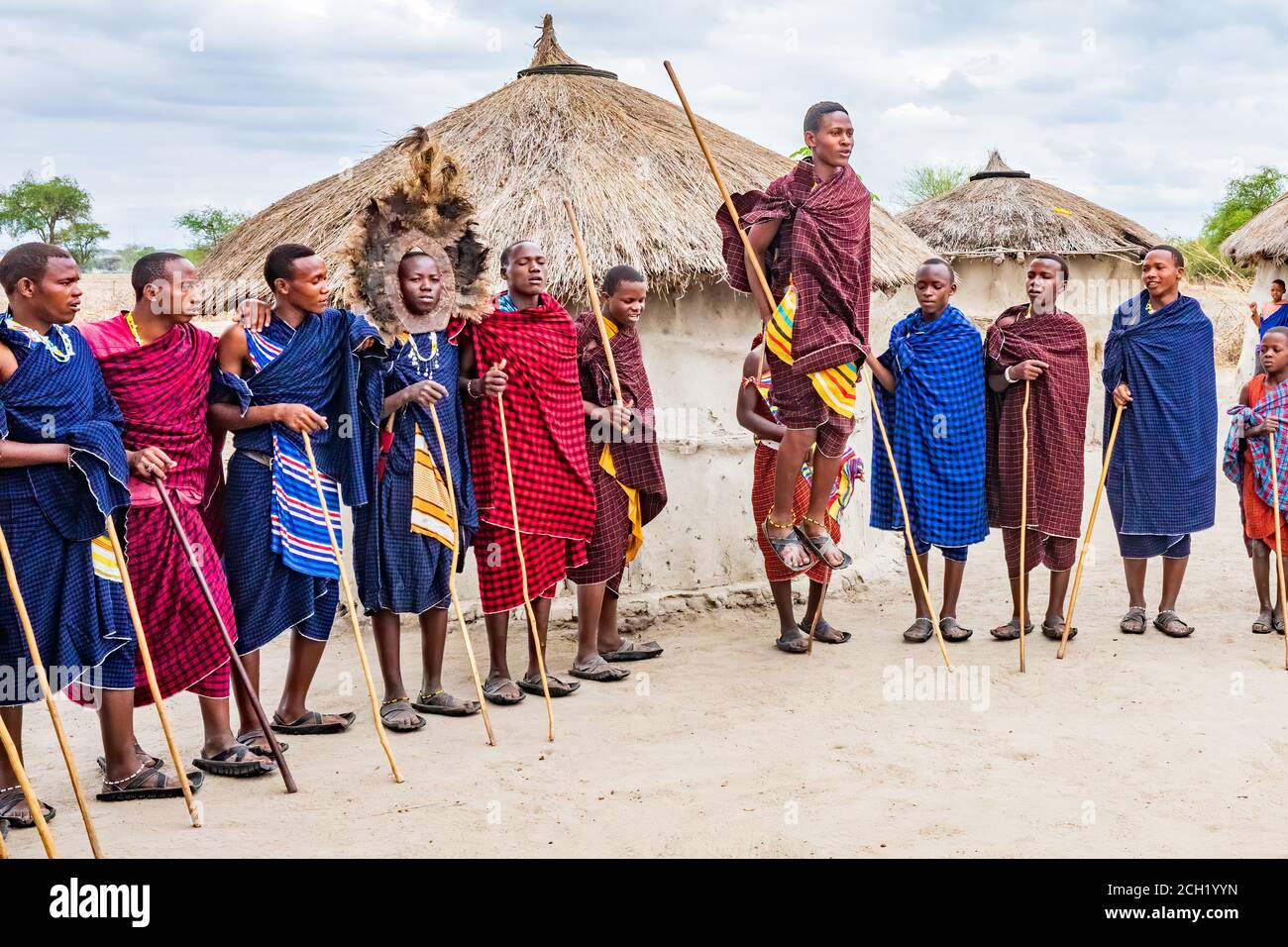 Masai dancing and jumping tradition Stock Photo - Alamy