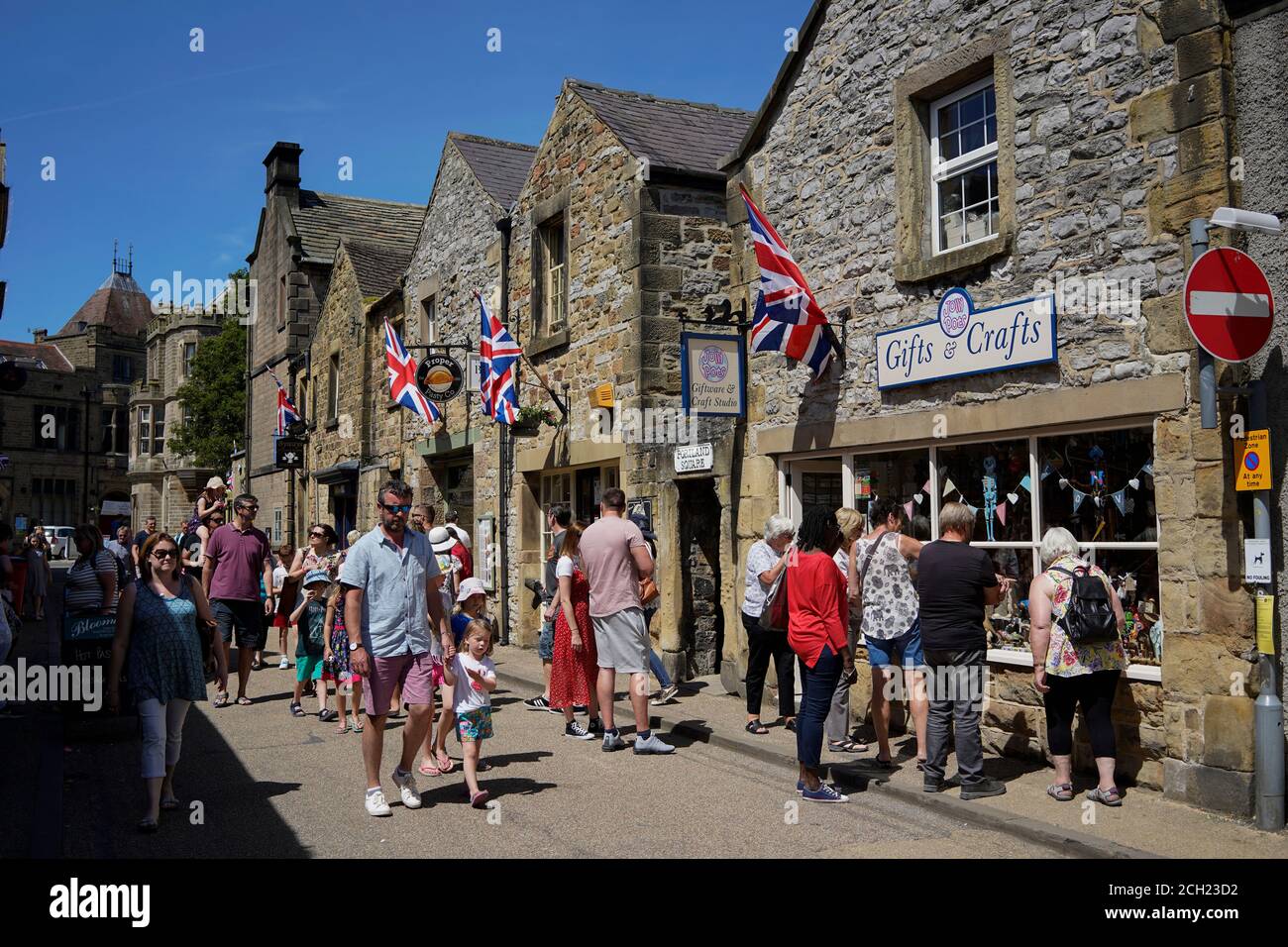 Busy market town of Bakewell Derbyshire UK Stock Photo - Alamy
