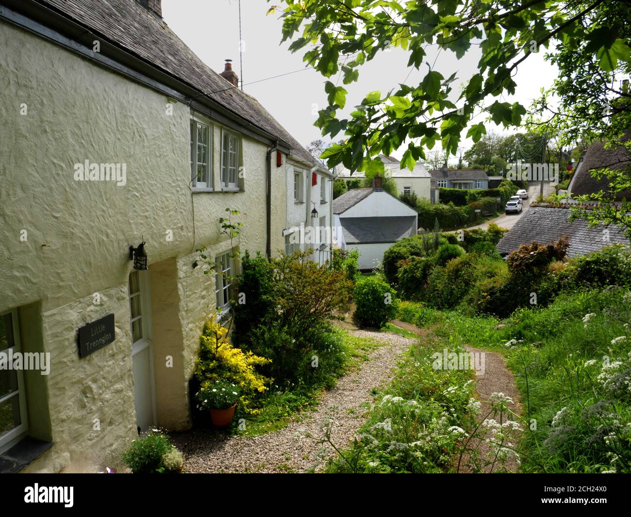 The village of Manaccan, Helford, Cornwall Stock Photo - Alamy