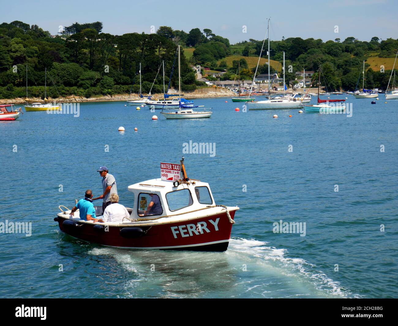The ferry across the Helford approaches Helford village, Cornwall Stock ...