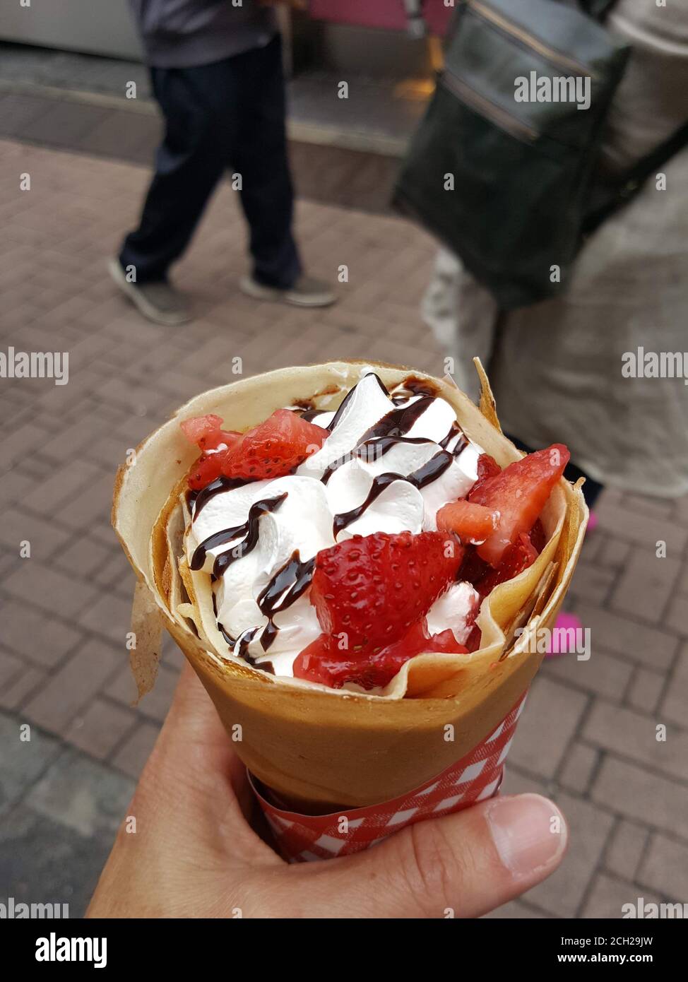 Crepe chocolate cream strawberry hi-res stock photography and images ...