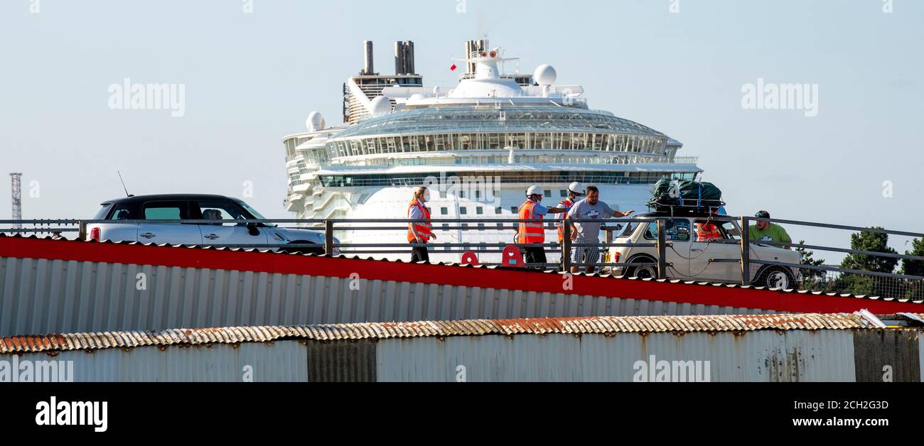 Crew background hi-res stock photography and images - Alamy