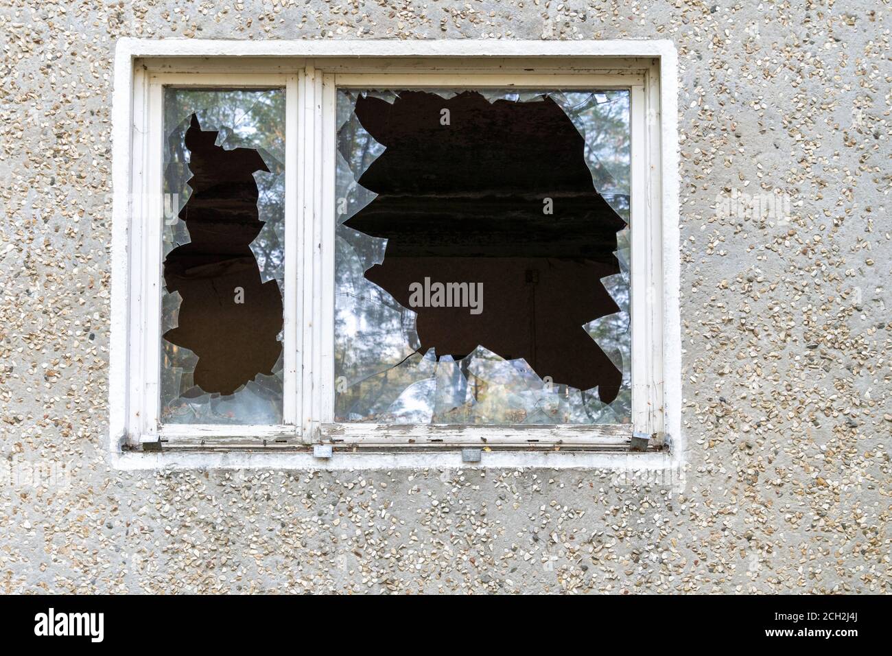 Derelict house smashed windows hi-res stock photography and images - Alamy