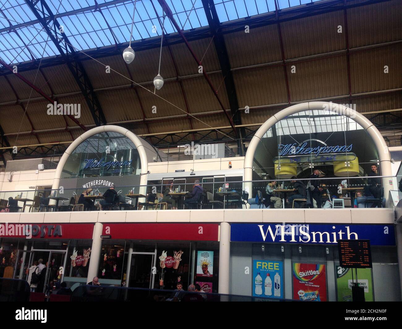 Victoria train station london old hi-res stock photography and images ...