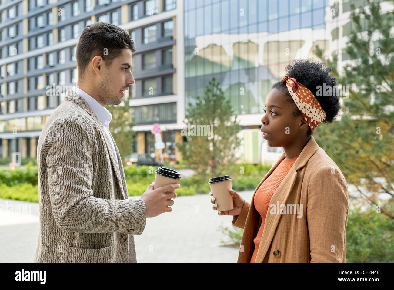 Two person discussion hi-res stock photography and images - Alamy