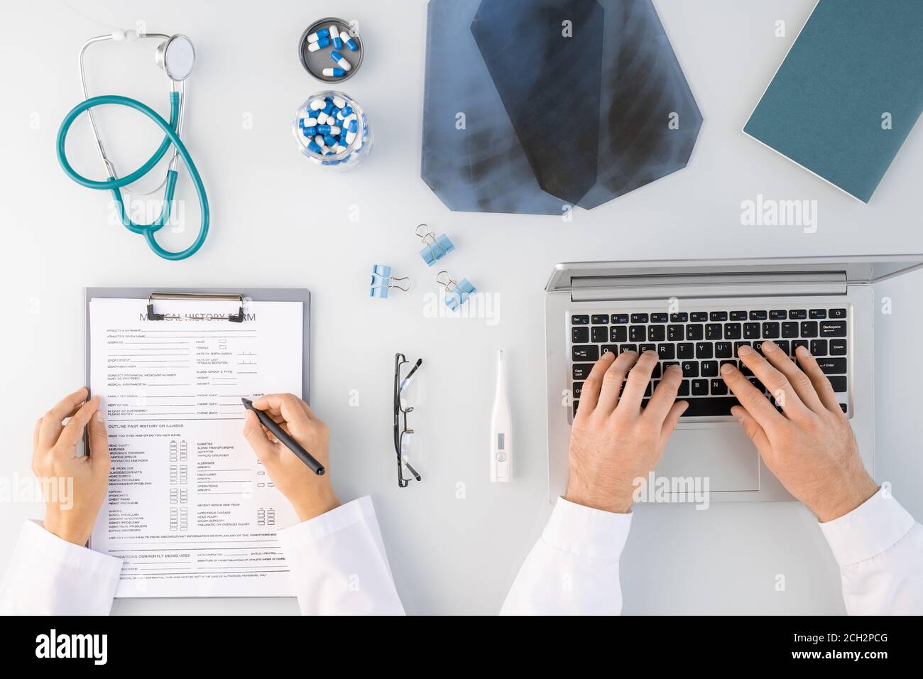 Doctor writing chart report hi-res stock photography and images - Alamy
