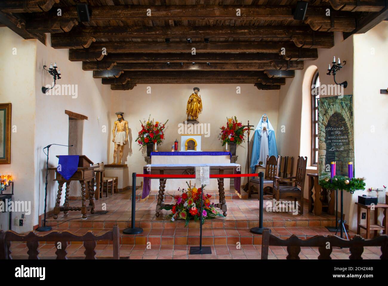 Inside alamo church hi-res stock photography and images - Alamy