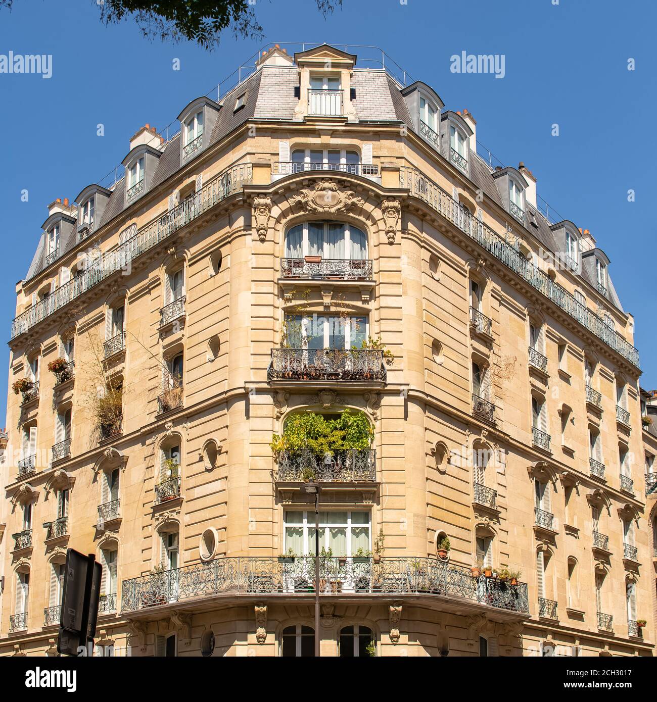Paris, beautiful building, typical parisian facade Stock Photo - Alamy