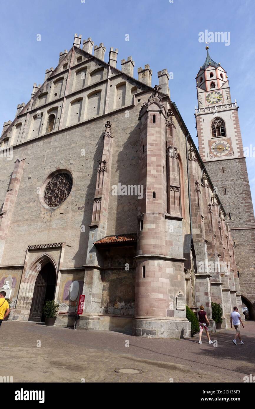 Pfarrkirche St. Nikolaus, Meran, Südtirol, Italien Stock Photo - Alamy