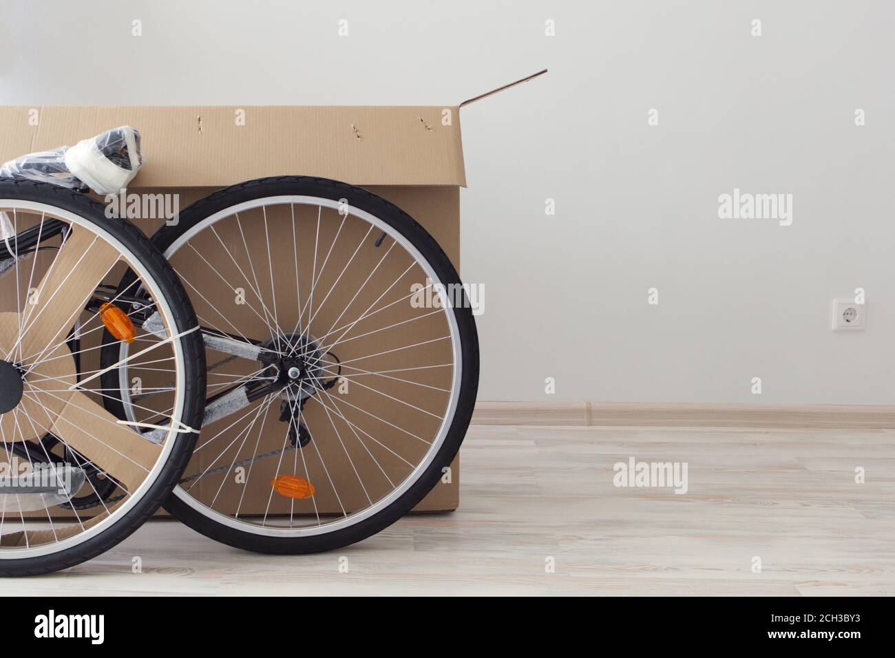 Unboxed box hi-res stock photography and images - Alamy