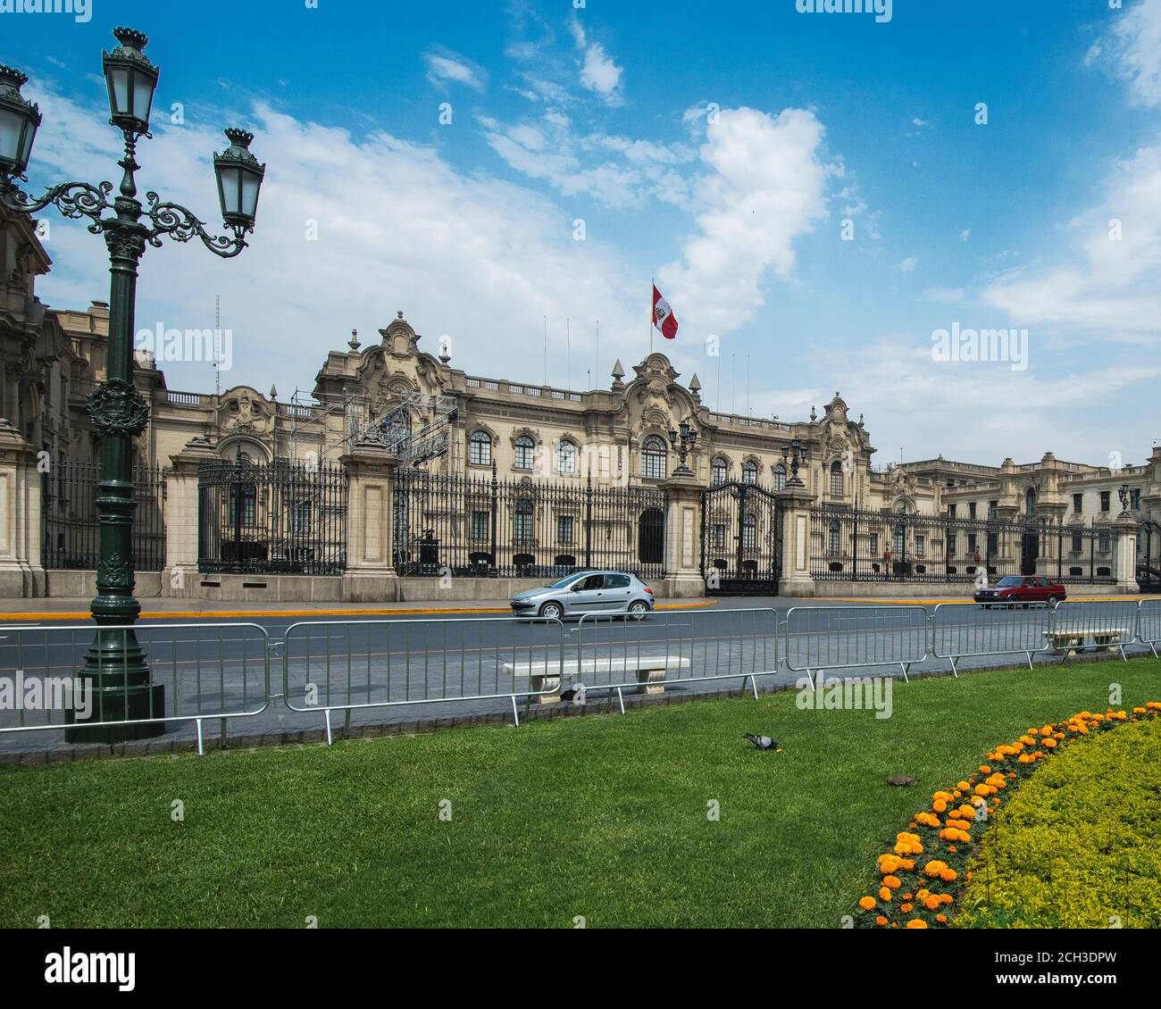 Archbishops palace of lima at plaza de armas square hi-res stock ...