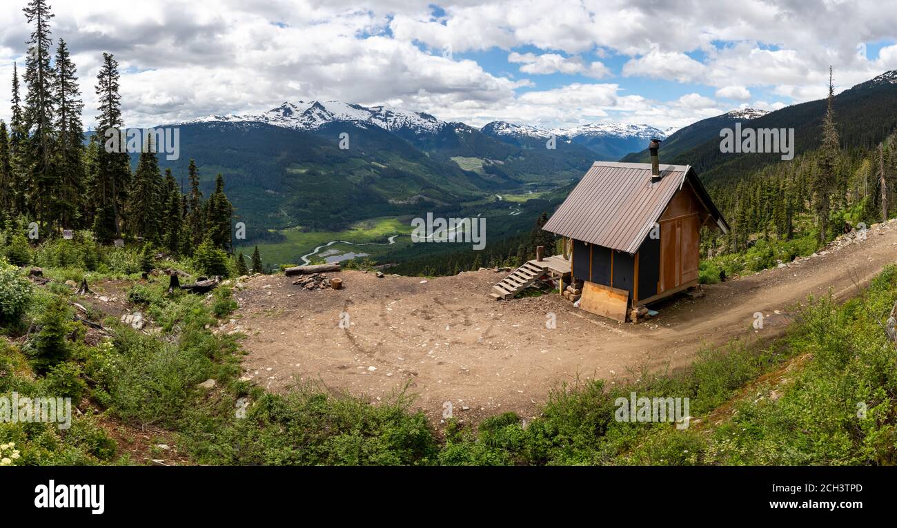 Cabin road hi-res stock photography and images - Alamy