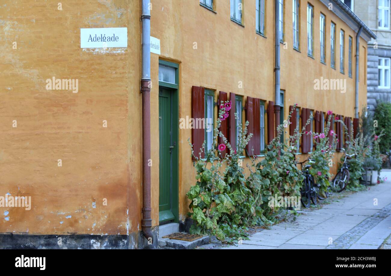Nyboder historic row house hi-res stock photography and images - Alamy