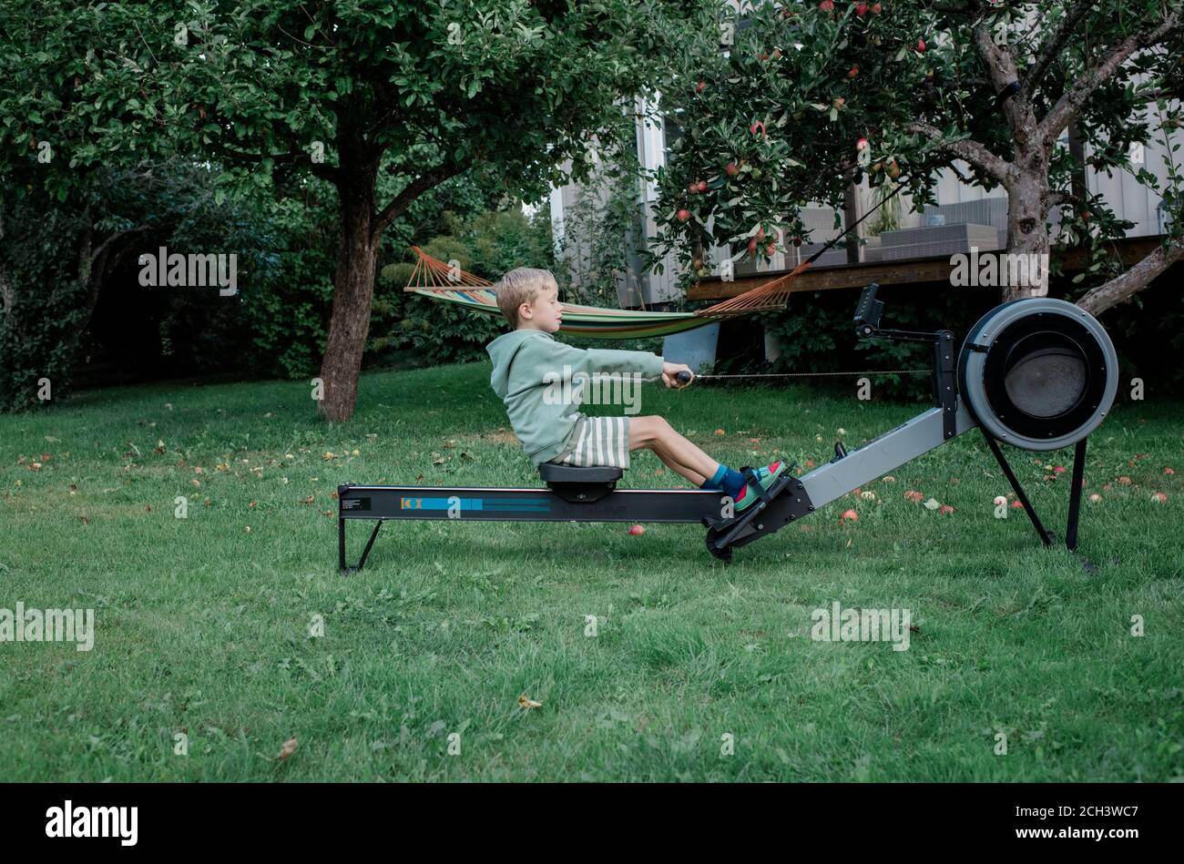 Indoor rowing machine home hi-res stock photography and images - Alamy