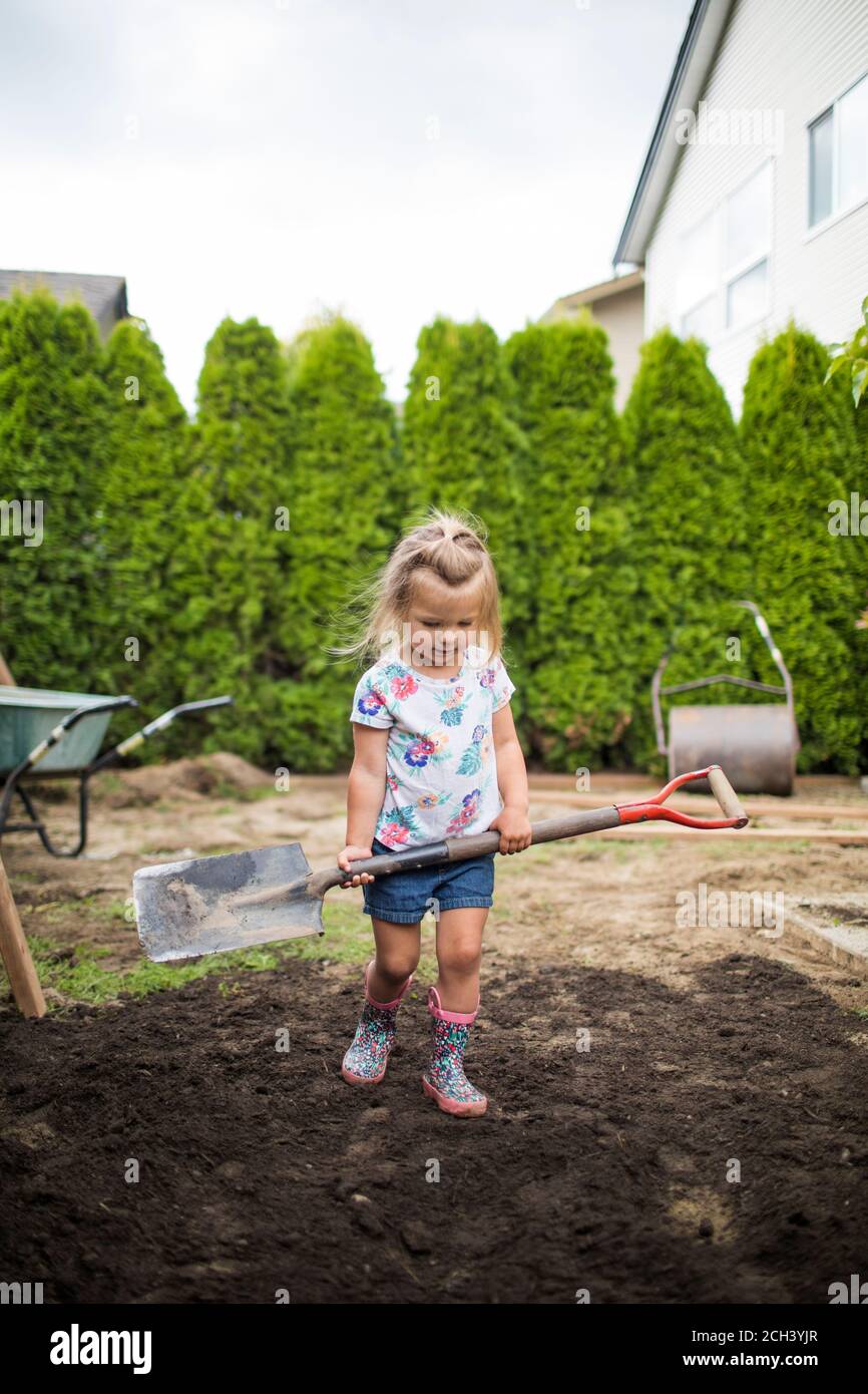 Girl digging soil hi-res stock photography and images - Alamy