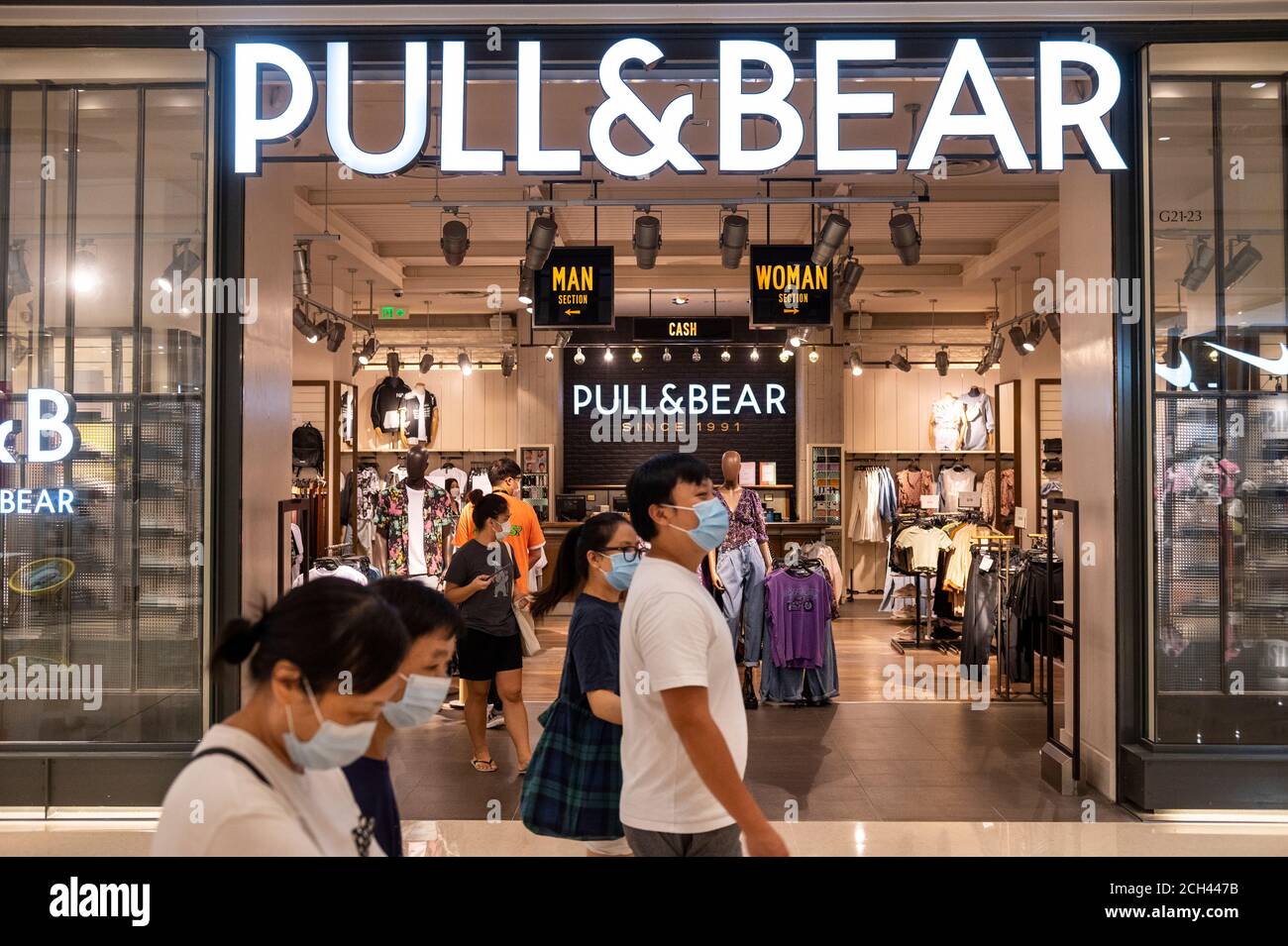 Spanish multinational clothing design retail company by Inditex, Pull ...