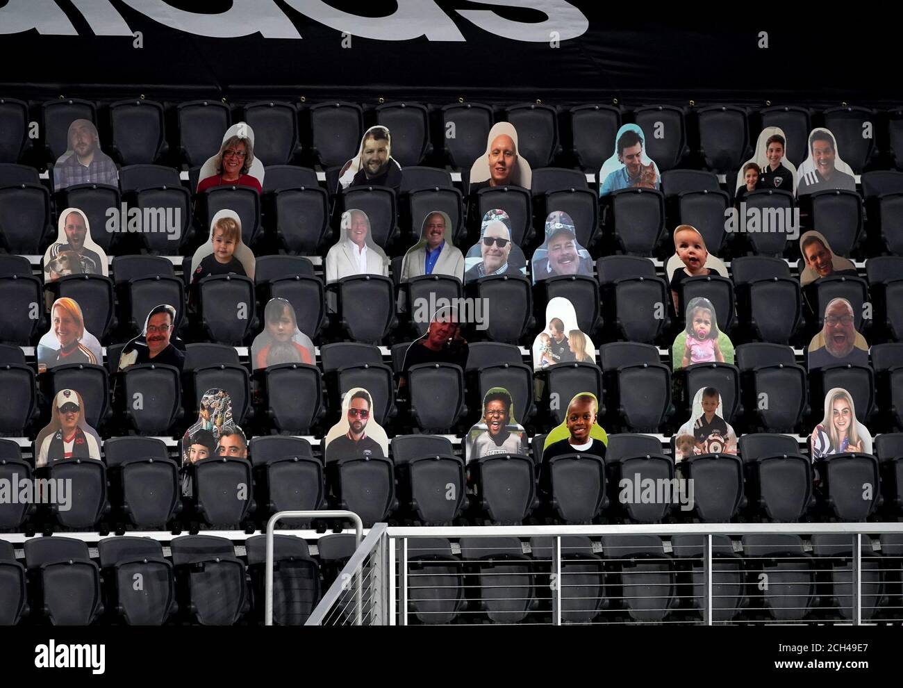 Cardboard cutouts covid hi res stock photography and images Alamy