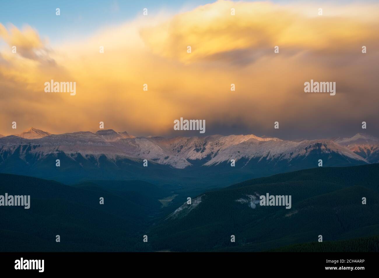 Long white mountains hi-res stock photography and images - Alamy