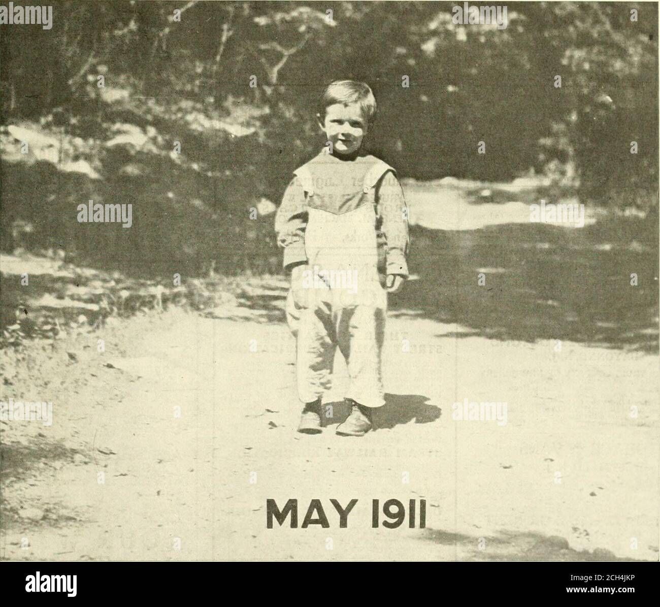 . The Suburbanite; a monthly magazine for those who are and those who ...