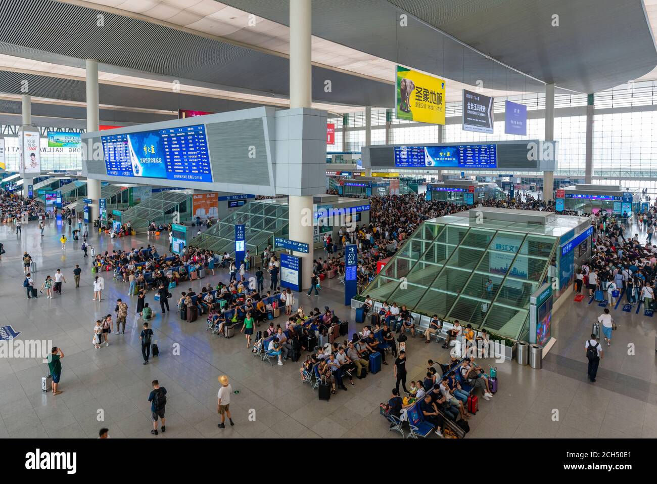 Passengers in a busy railway station in China Stock Photo - Alamy