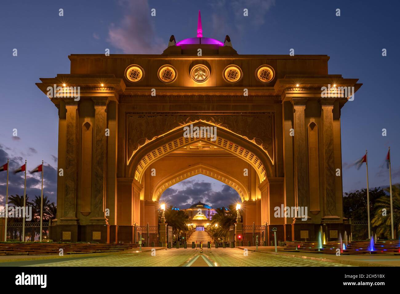 Emirates palace kempinski hotel hi-res stock photography and images - Alamy