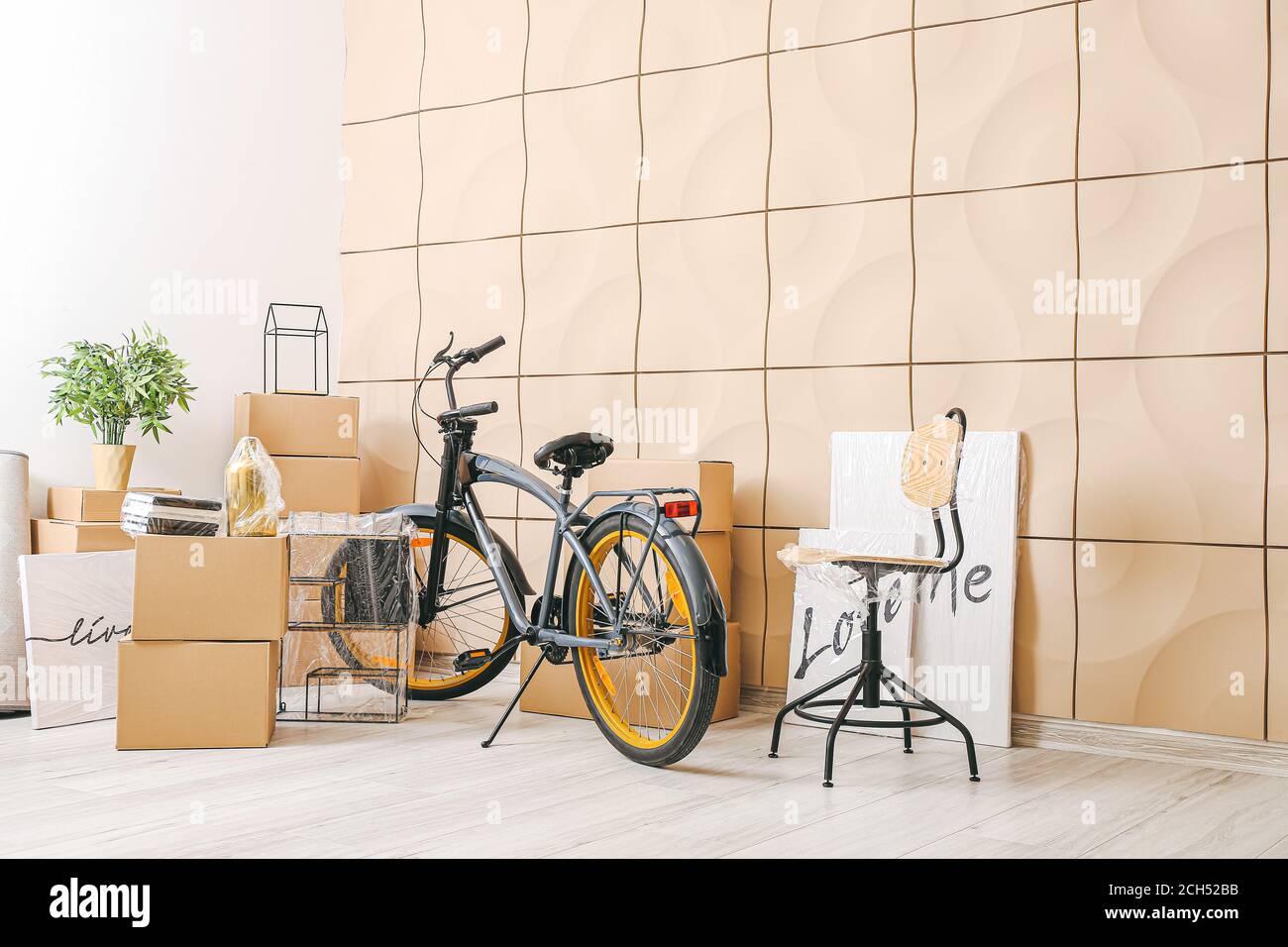 Box carton in bicycle hi-res stock photography and images - Alamy