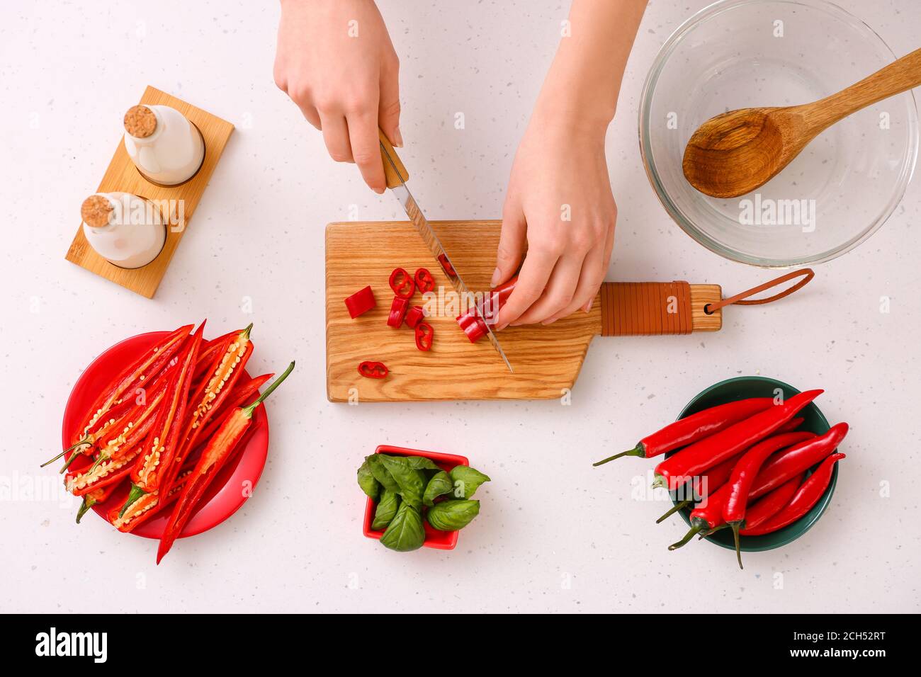 Red chilli burning hands hi-res stock photography and images - Alamy