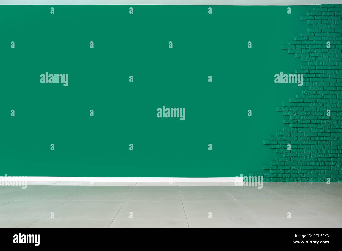 Color wall in empty room Stock Photo - Alamy