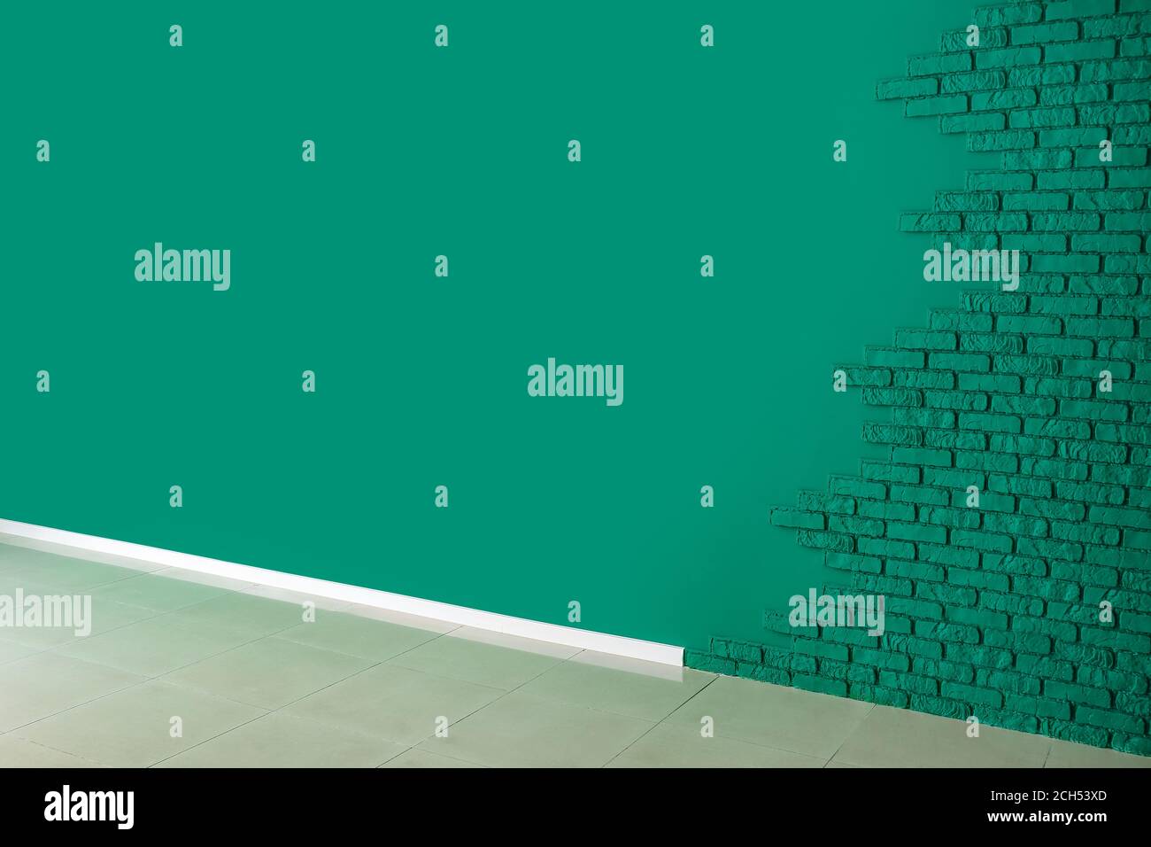 Color wall in empty room Stock Photo - Alamy