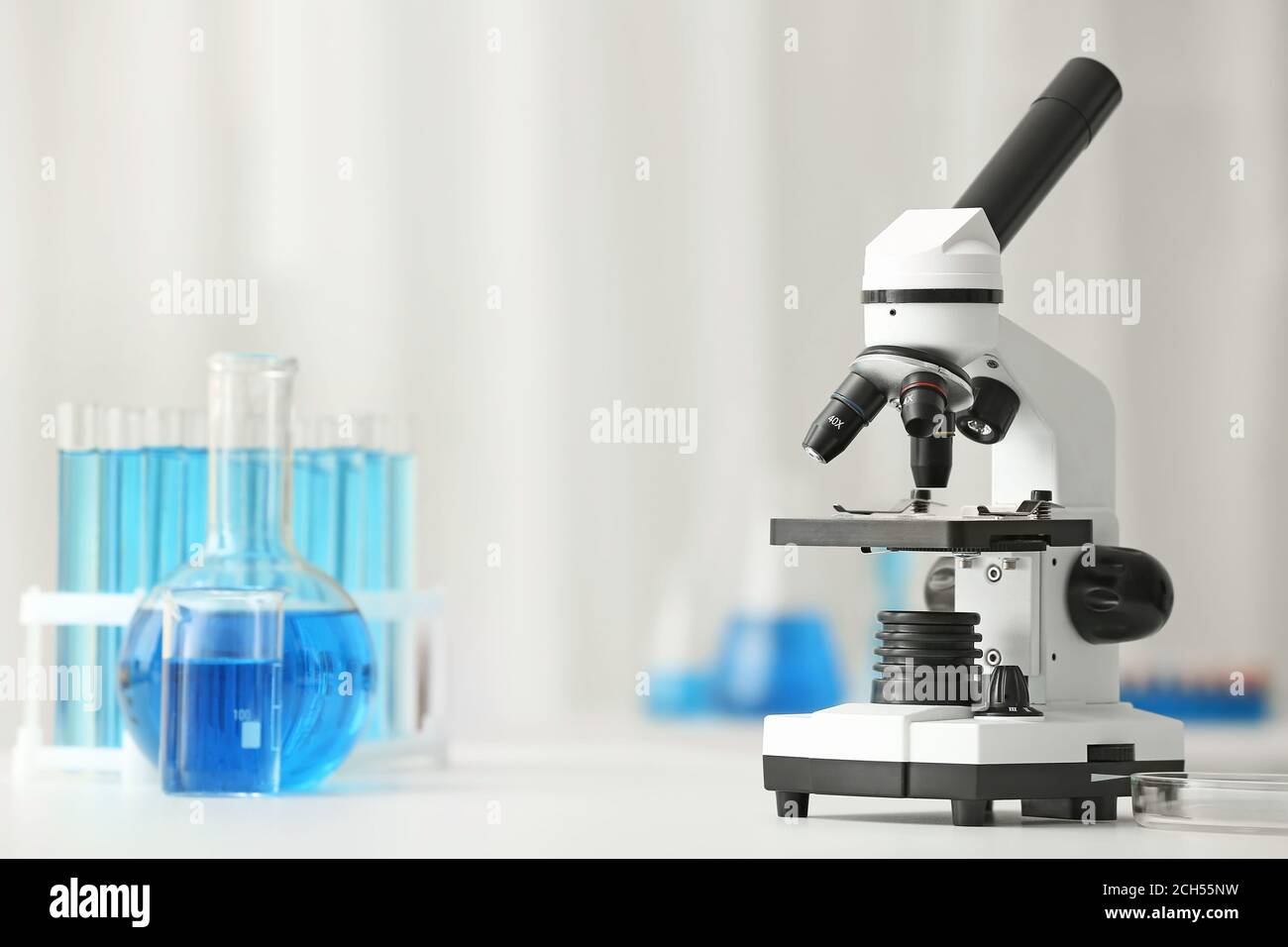 Light microscope sample table hi-res stock photography and images - Alamy