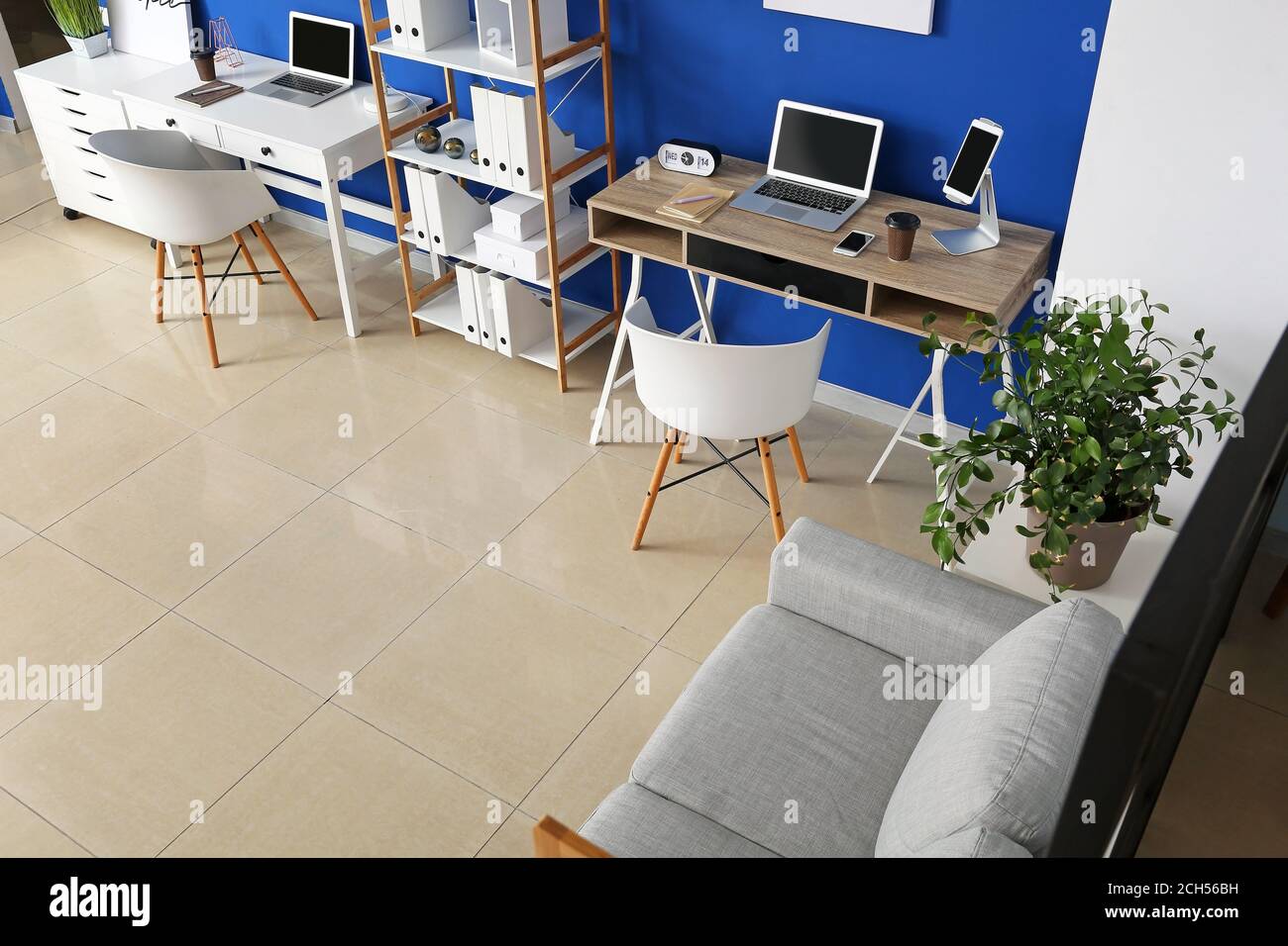 Interior of comfortable modern office Stock Photo - Alamy