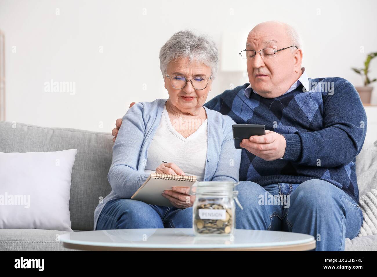Rich old man counting hi-res stock photography and images - Alamy