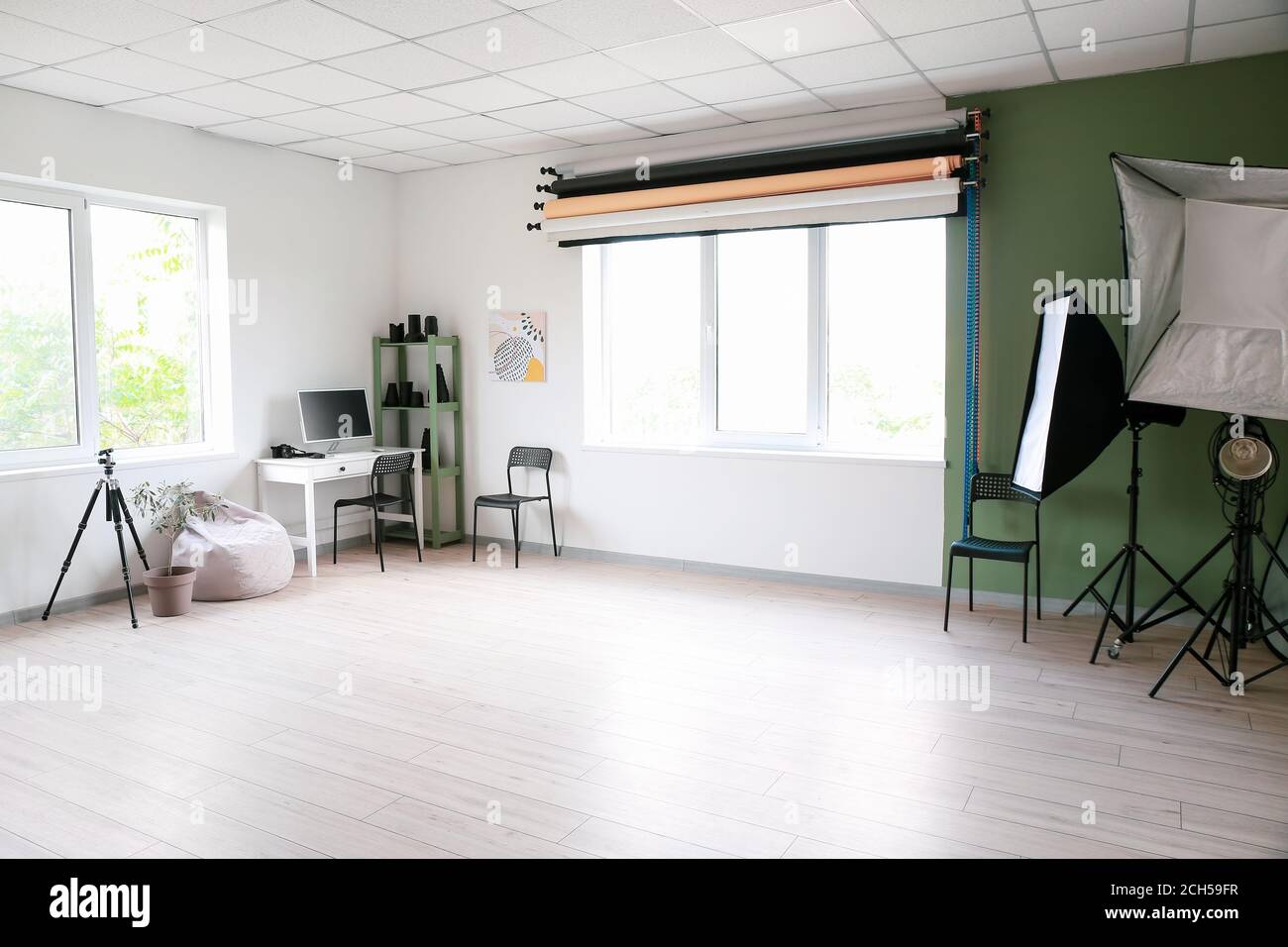 Interior of modern photo studio Stock Photo - Alamy