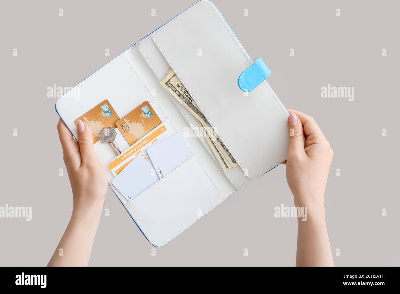 Female hands travel organizer hi-res stock photography and images - Alamy