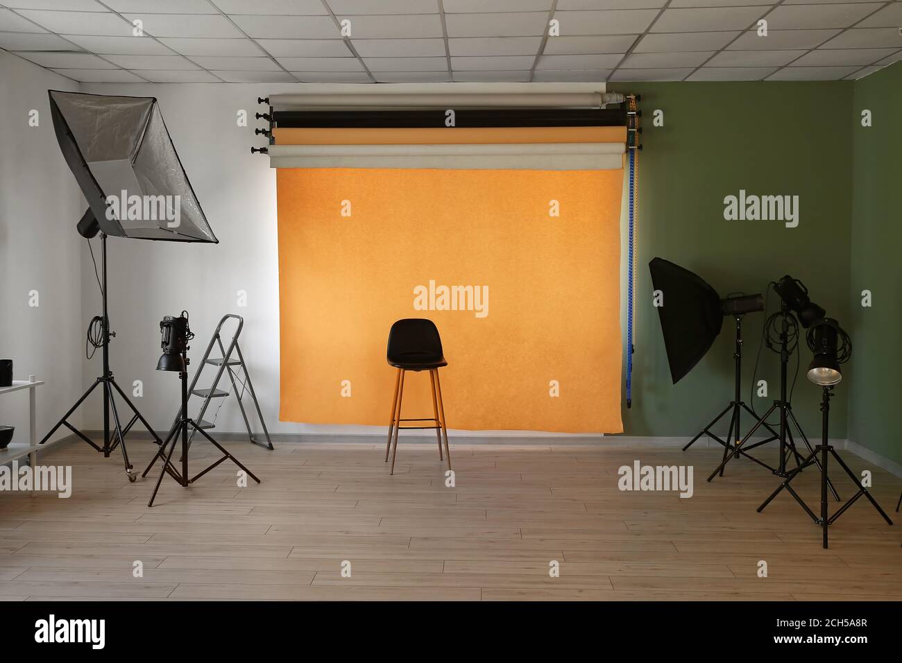 Interior of modern photo studio Stock Photo - Alamy