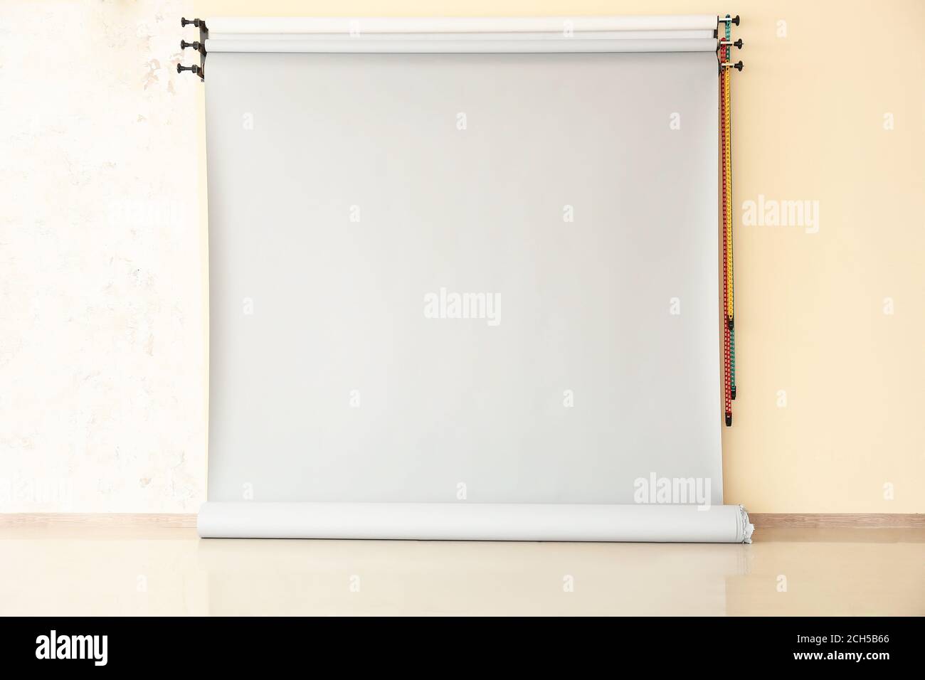 Light backdrop in modern photo studio Stock Photo - Alamy