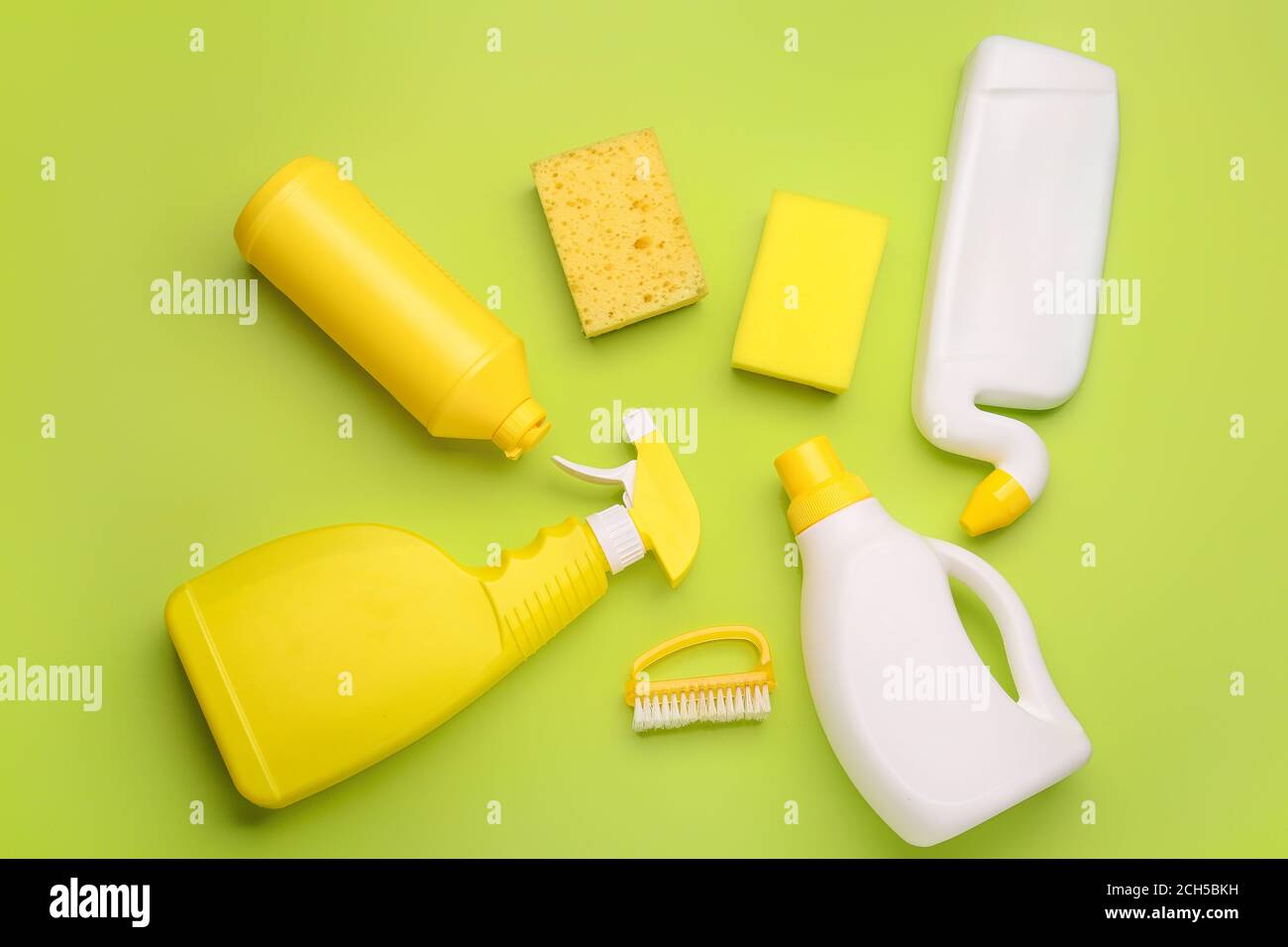Set of cleaning supplies on color background Stock Photo - Alamy