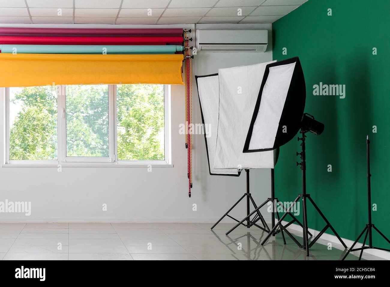 Interior of modern photo studio Stock Photo - Alamy
