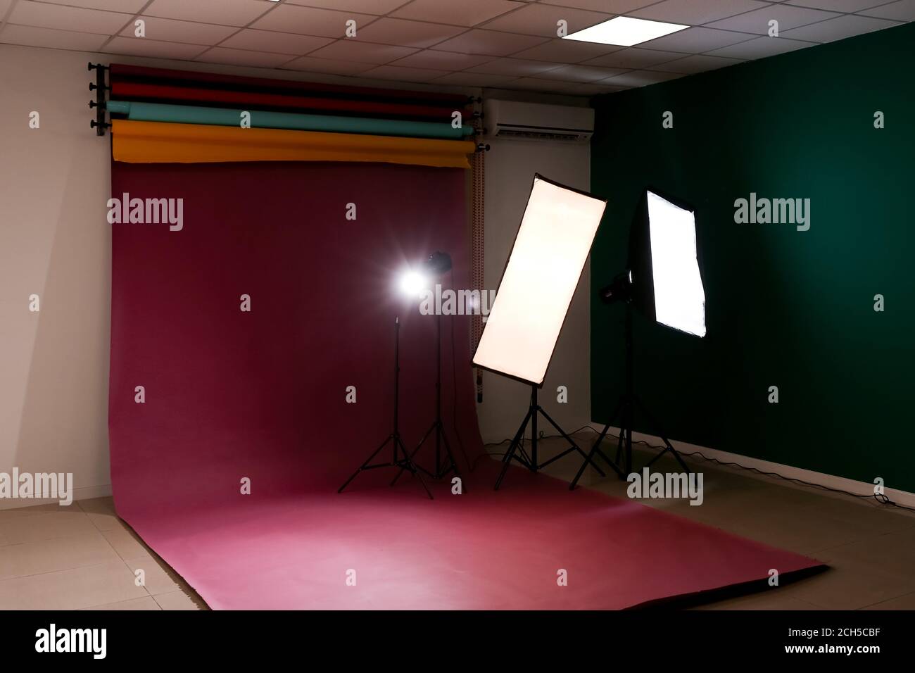 Interior of modern photo studio Stock Photo - Alamy