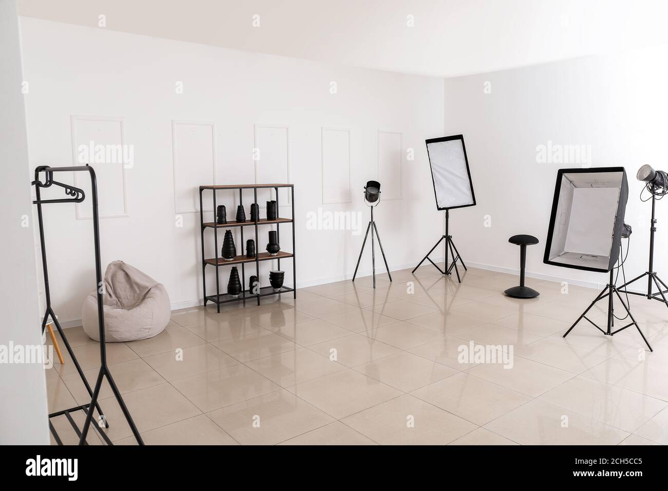 Interior of modern photo studio Stock Photo - Alamy